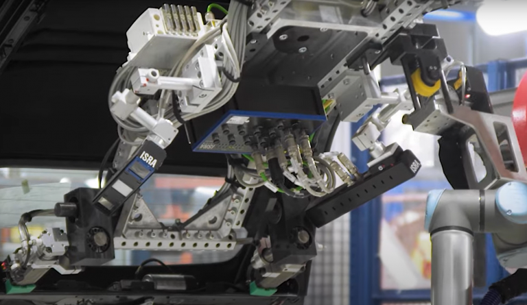 Collaborative Robots Integrated With Machine Vision Help Assemble FIAT ...