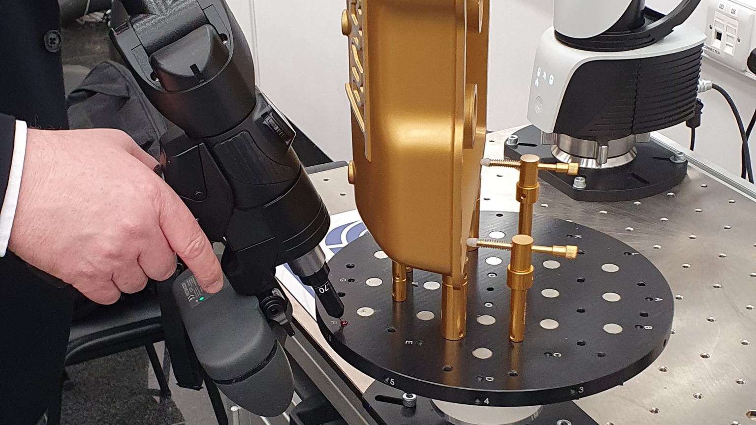 Portable CMM Rotary Axis Table Improves measurement Productivity by 40 ...